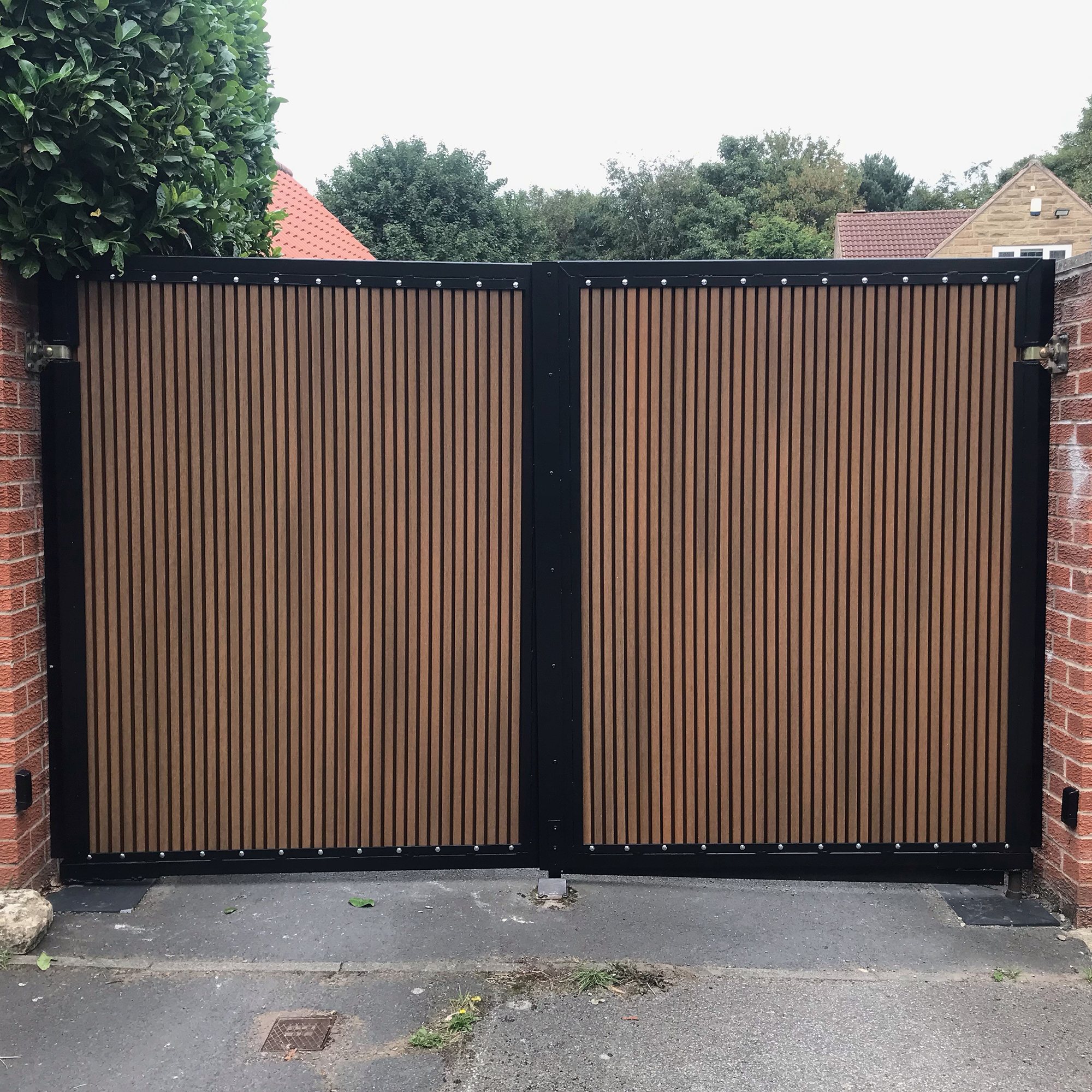 Ecoscape Forma - Spiced Oak Composite Slatted Cladding Board | IMS